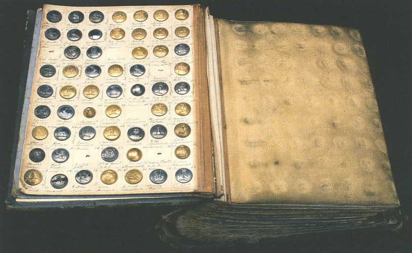 J.R. Gaunt & Son (Buttons from the J.R. Gaunt and Son Pattern ...